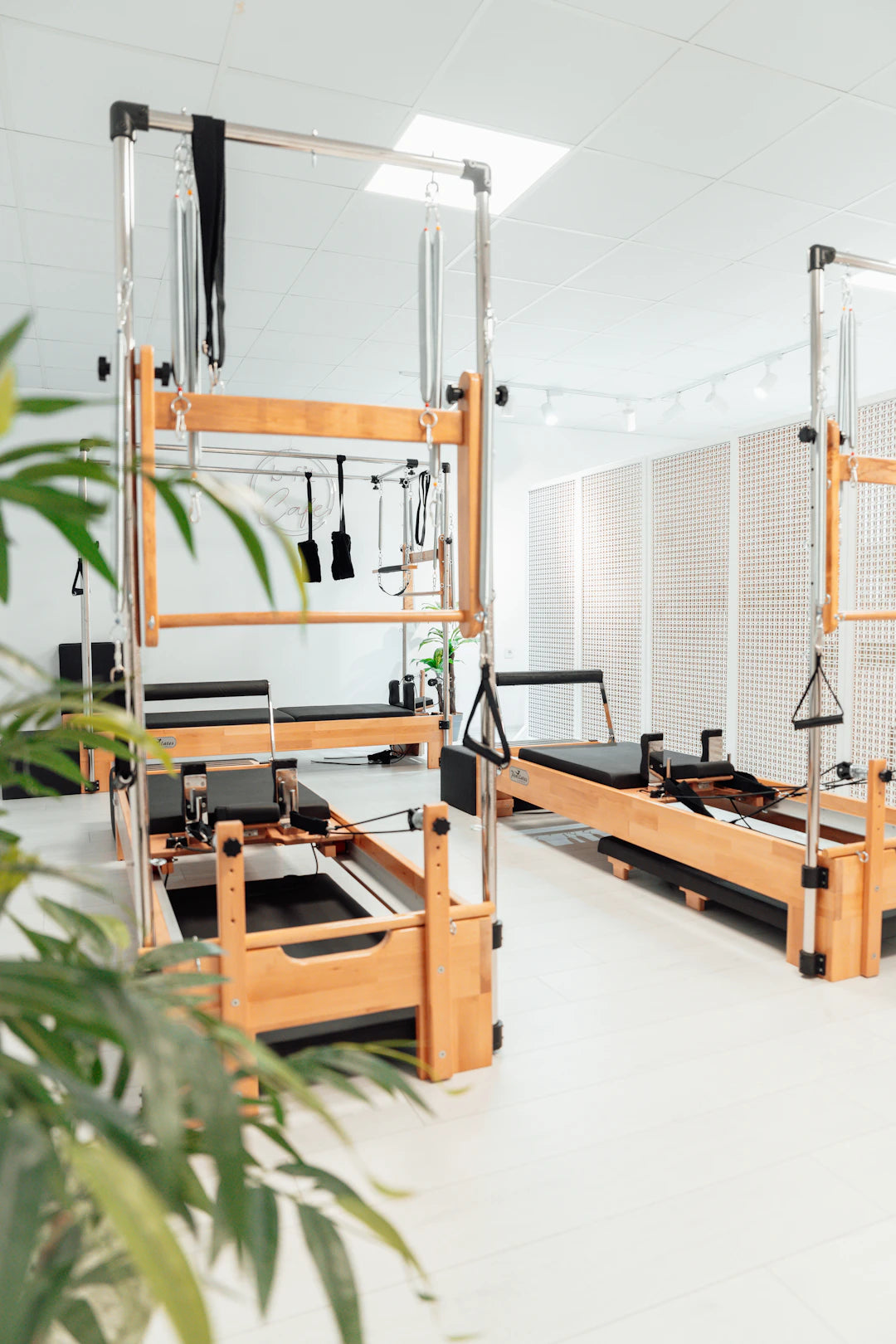 Dynamic Pilates Wall Units for Compact Studio Spaces — Home Gym Edge